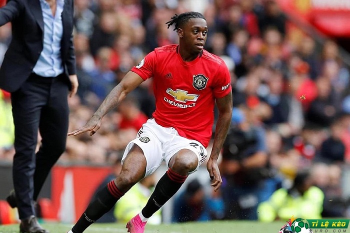 MU lỗ nặng khi bán Wan-Bissaka